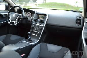 Grey Volvo XC60 2011 in Riga, with an engine capacity of 2.40 L and mileage of 274 thousand km for 7650 €, photo 10 on AUTOMOTO.COM.LV