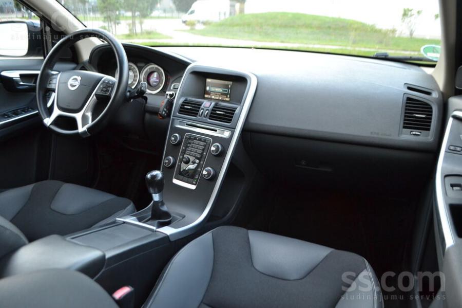 Grey Volvo XC60 2011 in Riga, with an engine capacity of 2.40 L and mileage of 274 thousand km for 7650 €, photo 10 on AUTOMOTO.COM.LV