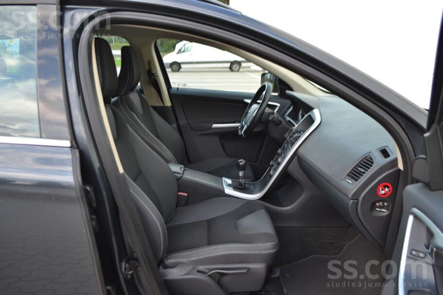 Grey Volvo XC60 2011 in Riga, with an engine capacity of 2.40 L and mileage of 274 thousand km for 7650 €, photo 11 on AUTOMOTO.COM.LV