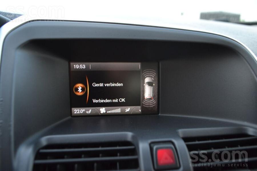 Grey Volvo XC60 2011 in Riga, with an engine capacity of 2.40 L and mileage of 274 thousand km for 7650 €, photo 17 on AUTOMOTO.COM.LV