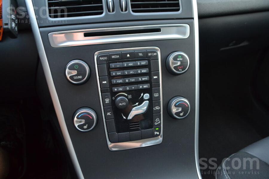 Grey Volvo XC60 2011 in Riga, with an engine capacity of 2.40 L and mileage of 274 thousand km for 7650 €, photo 18 on AUTOMOTO.COM.LV
