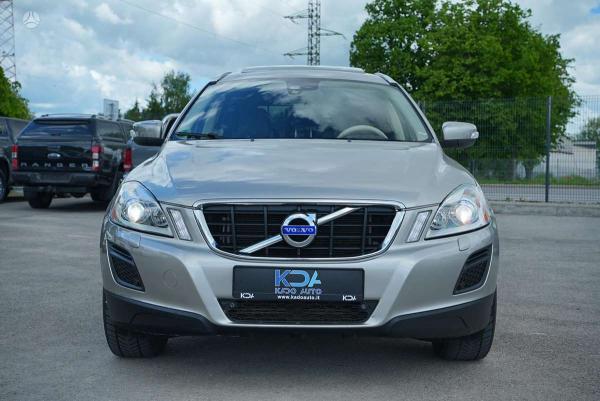Pelēks Volvo XC60 2011 Kauņa, ar dzinēja tilpumu 2.40 L un nobraukumu 213 tūkst. km par 9650 €, foto 3 vietnē AUTOMOTO.COM.LV