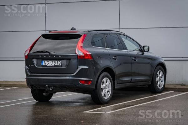 Pelēks Volvo XC60 2011 Rīga, ar dzinēja tilpumu 2.00 L un nobraukumu 261 tūkst. km par 6490 €, foto 4 vietnē AUTOMOTO.COM.LV