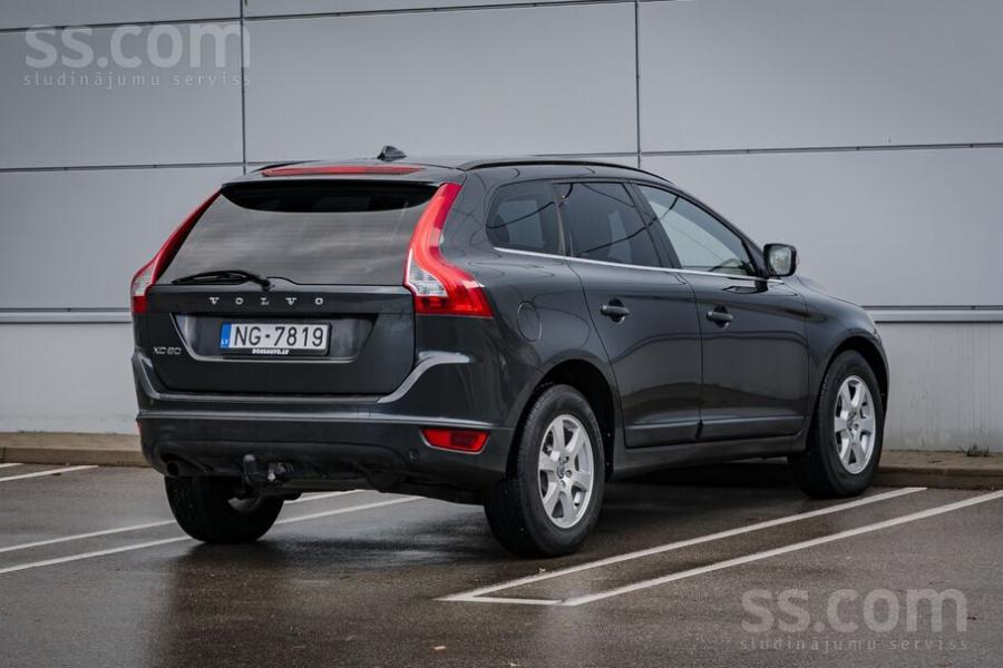 Grey Volvo XC60 2011 in Riga, with an engine capacity of 2.00 L and mileage of 261 thousand km for 6490 €, photo 5 on AUTOMOTO.COM.LV