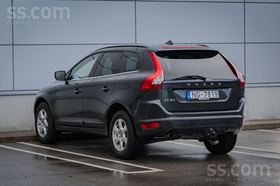 Grey Volvo XC60 2011 in Riga, with an engine capacity of 2.00 L and mileage of 261 thousand km for 6490 €, photo 7 on AUTOMOTO.COM.LV