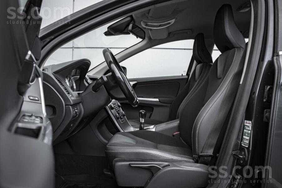 Grey Volvo XC60 2011 in Riga, with an engine capacity of 2.00 L and mileage of 261 thousand km for 6490 €, photo 9 on AUTOMOTO.COM.LV
