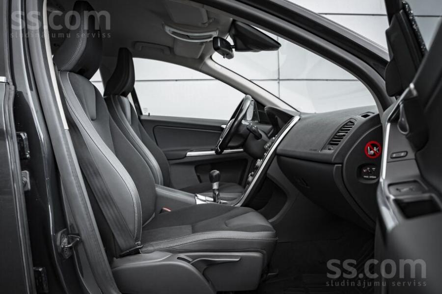 Grey Volvo XC60 2011 in Riga, with an engine capacity of 2.00 L and mileage of 261 thousand km for 6490 €, photo 10 on AUTOMOTO.COM.LV