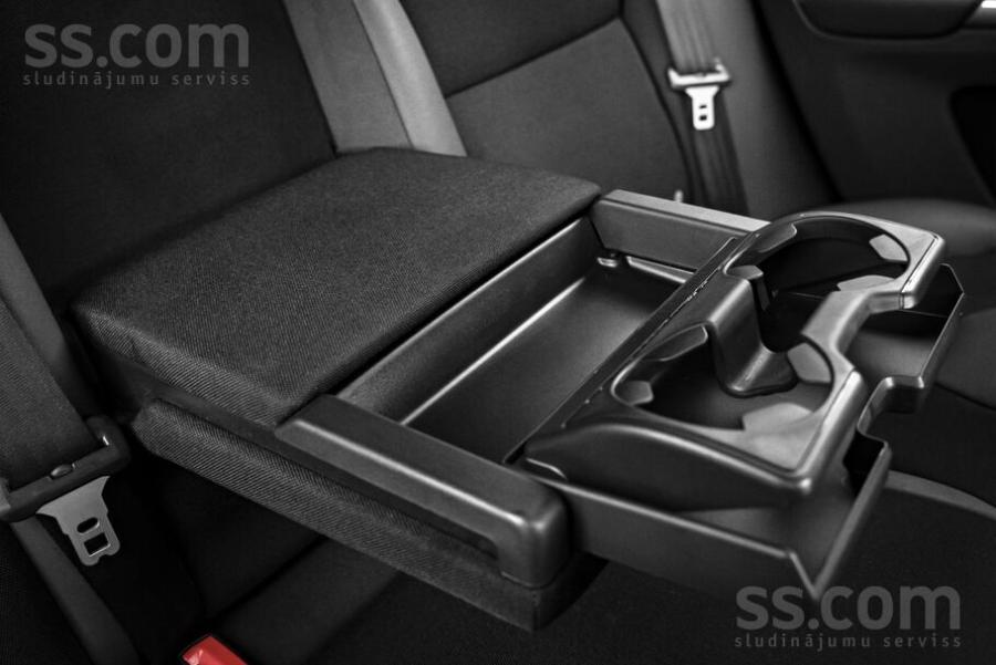 Grey Volvo XC60 2011 in Riga, with an engine capacity of 2.00 L and mileage of 261 thousand km for 6490 €, photo 13 on AUTOMOTO.COM.LV