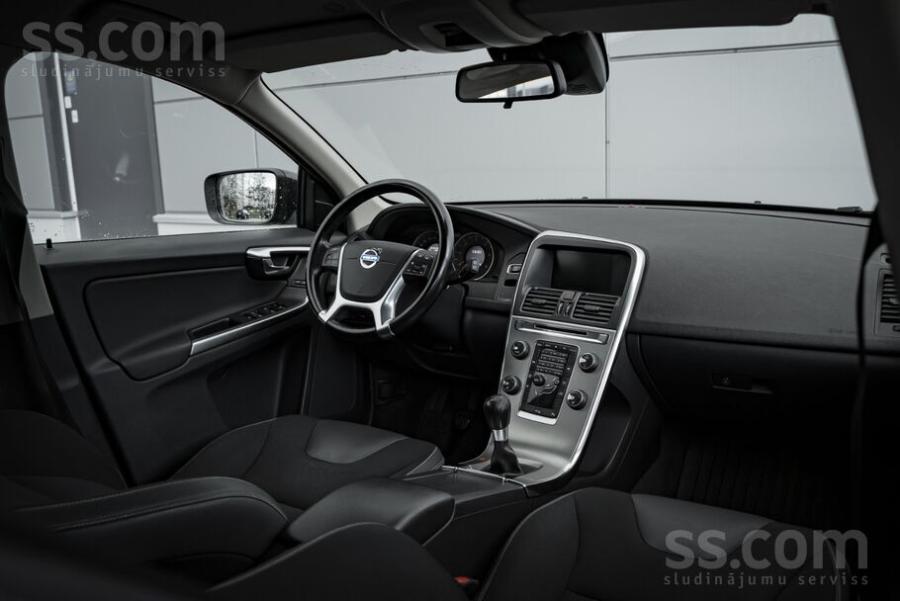 Grey Volvo XC60 2011 in Riga, with an engine capacity of 2.00 L and mileage of 261 thousand km for 6490 €, photo 16 on AUTOMOTO.COM.LV