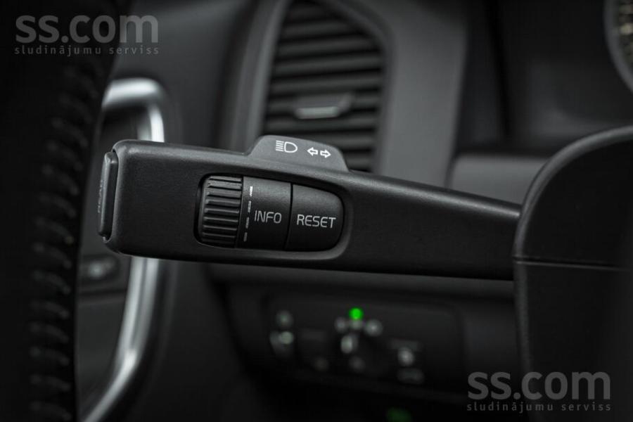 Grey Volvo XC60 2011 in Riga, with an engine capacity of 2.00 L and mileage of 261 thousand km for 6490 €, photo 17 on AUTOMOTO.COM.LV
