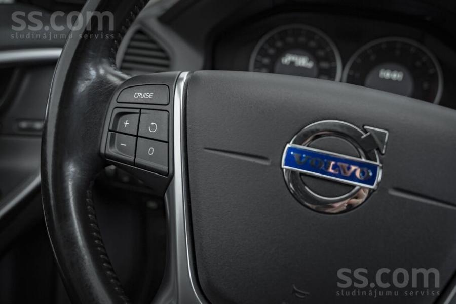 Grey Volvo XC60 2011 in Riga, with an engine capacity of 2.00 L and mileage of 261 thousand km for 6490 €, photo 18 on AUTOMOTO.COM.LV