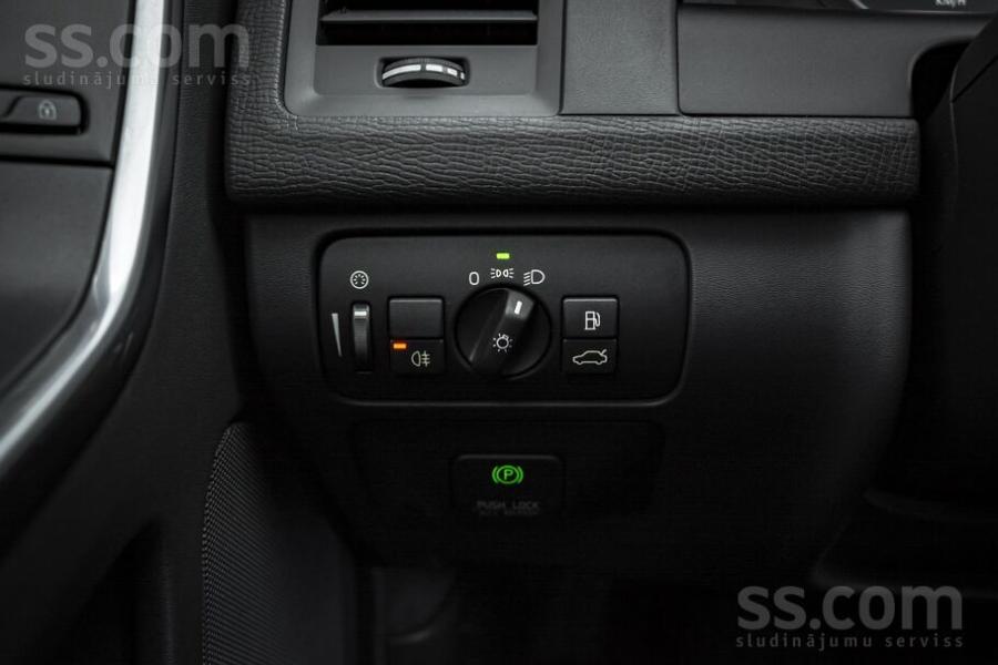 Grey Volvo XC60 2011 in Riga, with an engine capacity of 2.00 L and mileage of 261 thousand km for 6490 €, photo 28 on AUTOMOTO.COM.LV