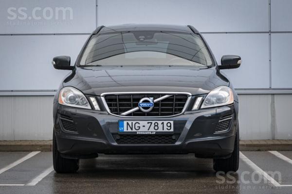 Grey Volvo XC60 2011 in Riga, with an engine capacity of 2.00 L and mileage of 261 thousand km for 6490 €, photo 3 on AUTOMOTO.COM.LV