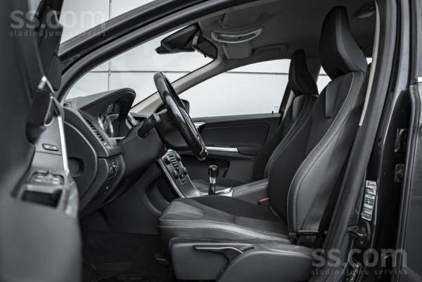 Grey Volvo XC60 2011 in Riga, with an engine capacity of 2.00 L and mileage of 261 thousand km for 6490 €, photo 9 on AUTOMOTO.COM.LV