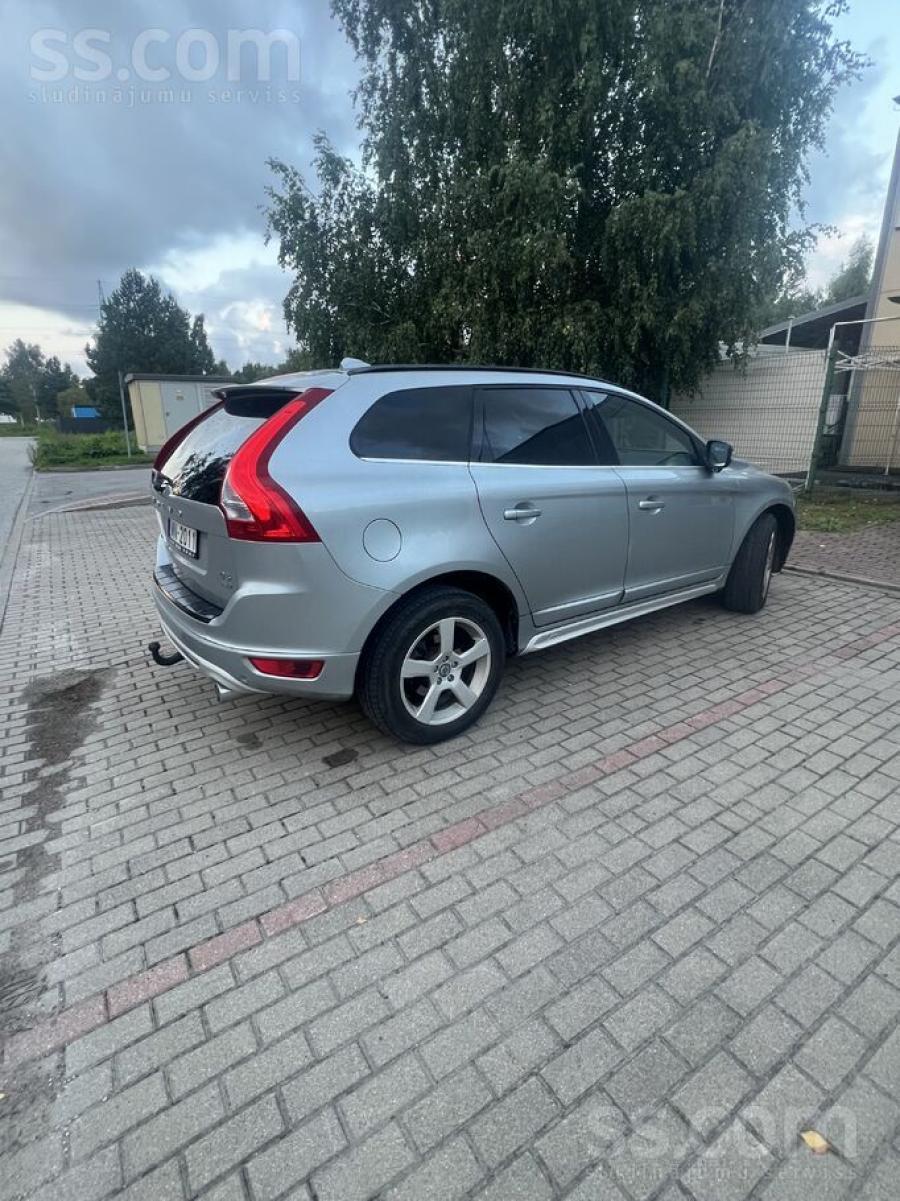 Pelēks Volvo XC60 2011 Liepāja, ar dzinēja tilpumu 2.50 L un nobraukumu 270 tūkst. km par 8500 €, foto 3 vietnē AUTOMOTO.COM.LV
