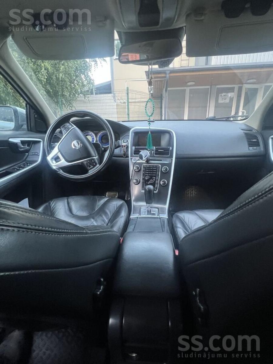 Pelēks Volvo XC60 2011 Liepāja, ar dzinēja tilpumu 2.50 L un nobraukumu 270 tūkst. km par 8500 €, foto 4 vietnē AUTOMOTO.COM.LV