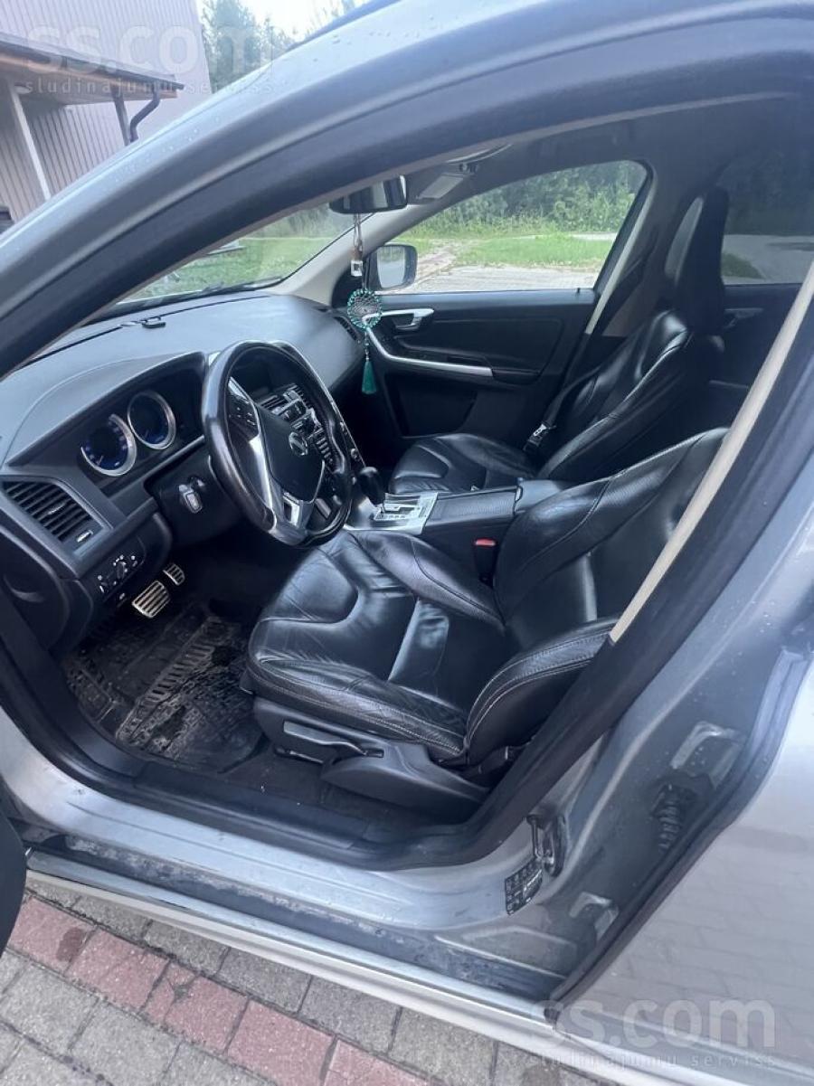 Pelēks Volvo XC60 2011 Liepāja, ar dzinēja tilpumu 2.50 L un nobraukumu 270 tūkst. km par 8500 €, foto 5 vietnē AUTOMOTO.COM.LV