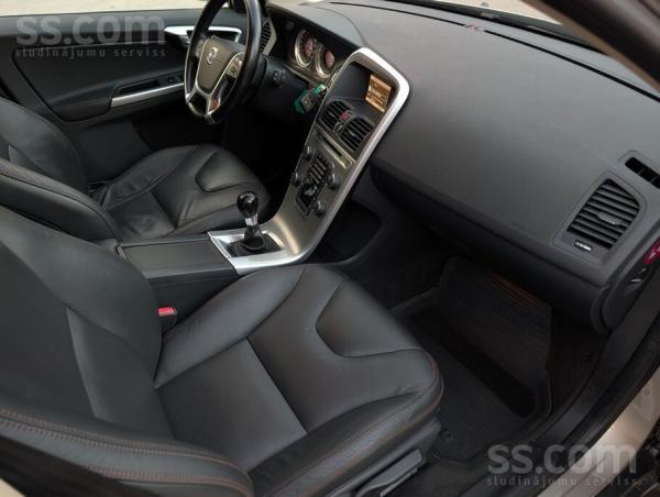 Grey Volvo XC60 2011 in Jurmala, with an engine capacity of 2.40 L and mileage of 0 thousand km for 7950 €, photo 10 on AUTOMOTO.COM.LV