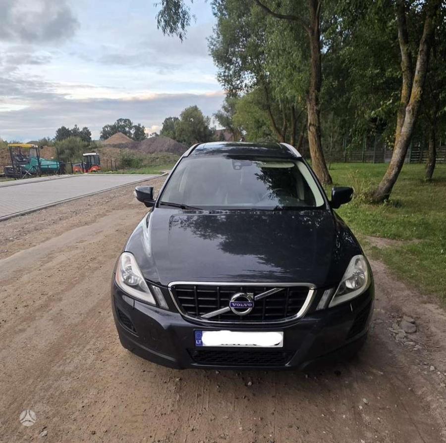 Grey Volvo XC60 2011 in Klaipeda, with an engine capacity of 3.19 L and mileage of 266 thousand km for 6600 €, photo 1 on AUTOMOTO.COM.LV