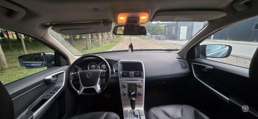 Grey Volvo XC60 2011 in Klaipeda, with an engine capacity of 3.19 L and mileage of 266 thousand km for 6600 €, photo 13 on AUTOMOTO.COM.LV