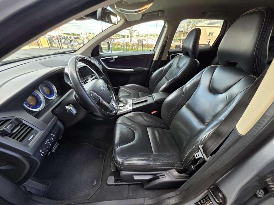 Grey Volvo XC60 2011 in Vilnius, with an engine capacity of 2.40 L and mileage of 354 thousand km for 8850 €, photo 9 on AUTOMOTO.COM.LV