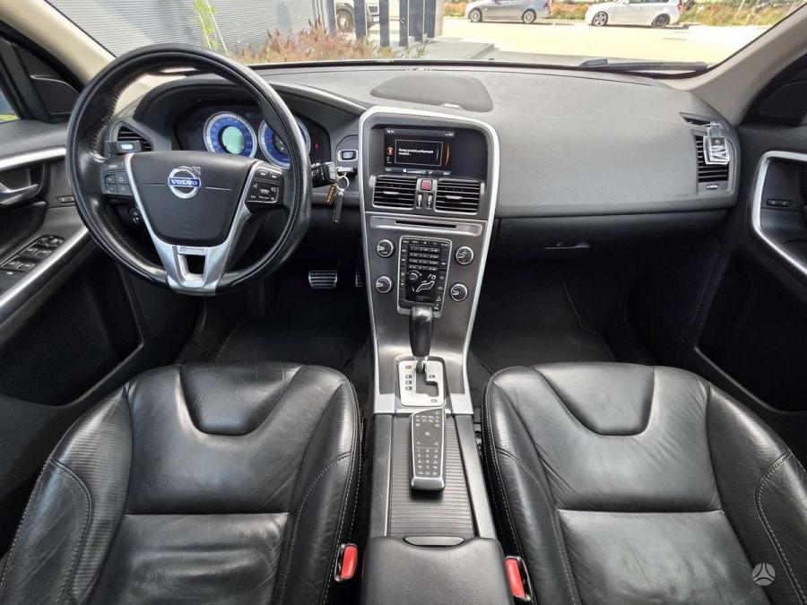 Grey Volvo XC60 2011 in Vilnius, with an engine capacity of 2.40 L and mileage of 354 thousand km for 8850 €, photo 10 on AUTOMOTO.COM.LV