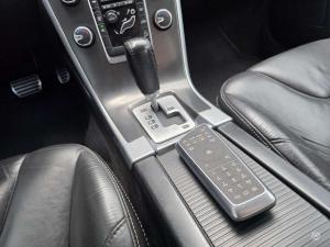 Grey Volvo XC60 2011 in Vilnius, with an engine capacity of 2.40 L and mileage of 354 thousand km for 8850 €, photo 12 on AUTOMOTO.COM.LV