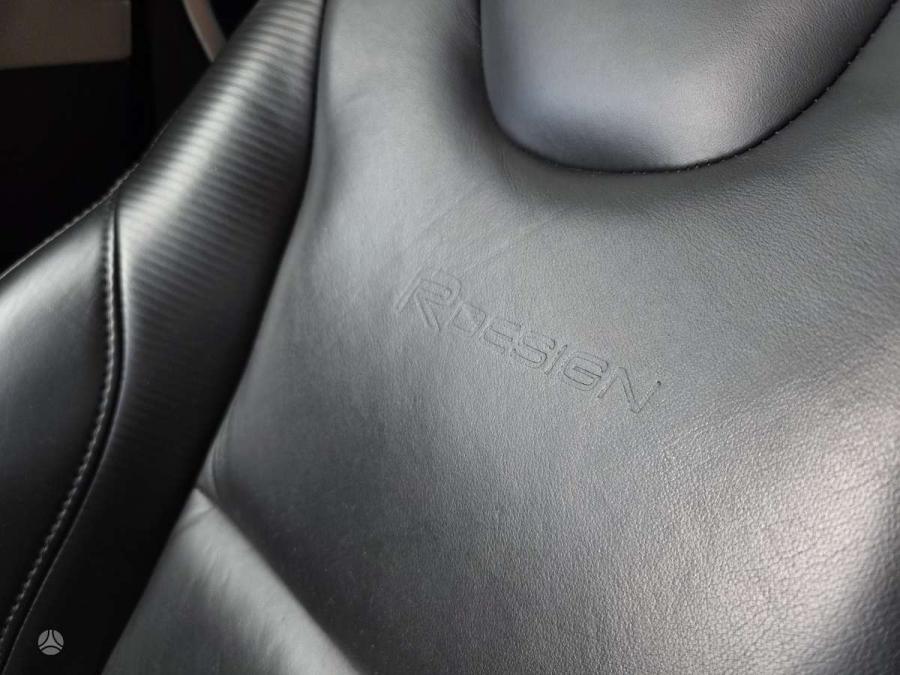 Grey Volvo XC60 2011 in Vilnius, with an engine capacity of 2.40 L and mileage of 354 thousand km for 8850 €, photo 14 on AUTOMOTO.COM.LV