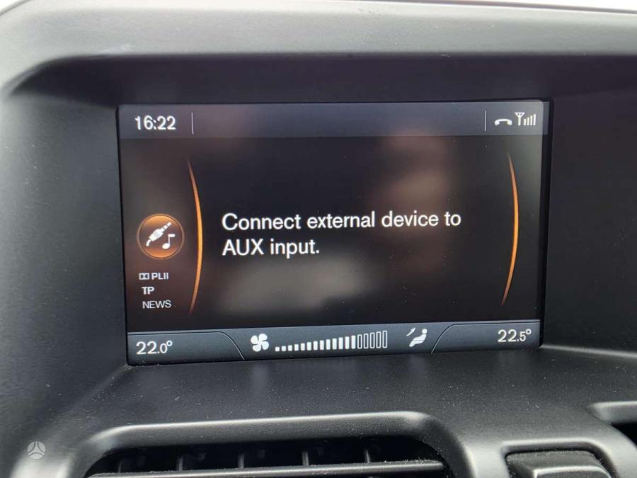 Grey Volvo XC60 2011 in Vilnius, with an engine capacity of 2.40 L and mileage of 354 thousand km for 8850 €, photo 16 on AUTOMOTO.COM.LV