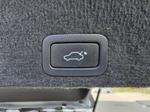 Grey Volvo XC60 2011 in Vilnius, with an engine capacity of 2.40 L and mileage of 354 thousand km for 8850 €, photo 22 on AUTOMOTO.COM.LV