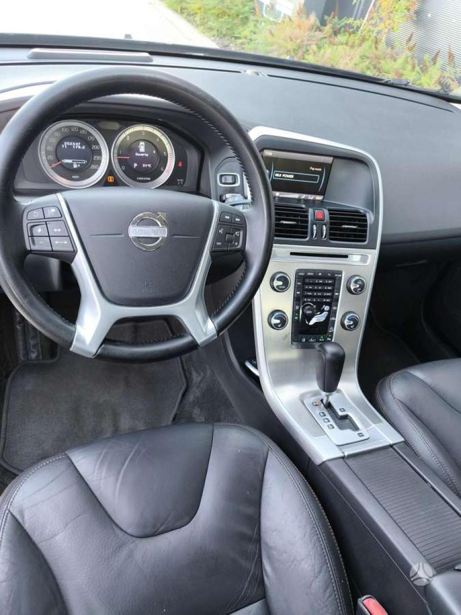 Pelēks Volvo XC60 2011 Viļņa, ar dzinēja tilpumu 2.40 L un nobraukumu 252 tūkst. km par 7900 €, foto 13 vietnē AUTOMOTO.COM.LV
