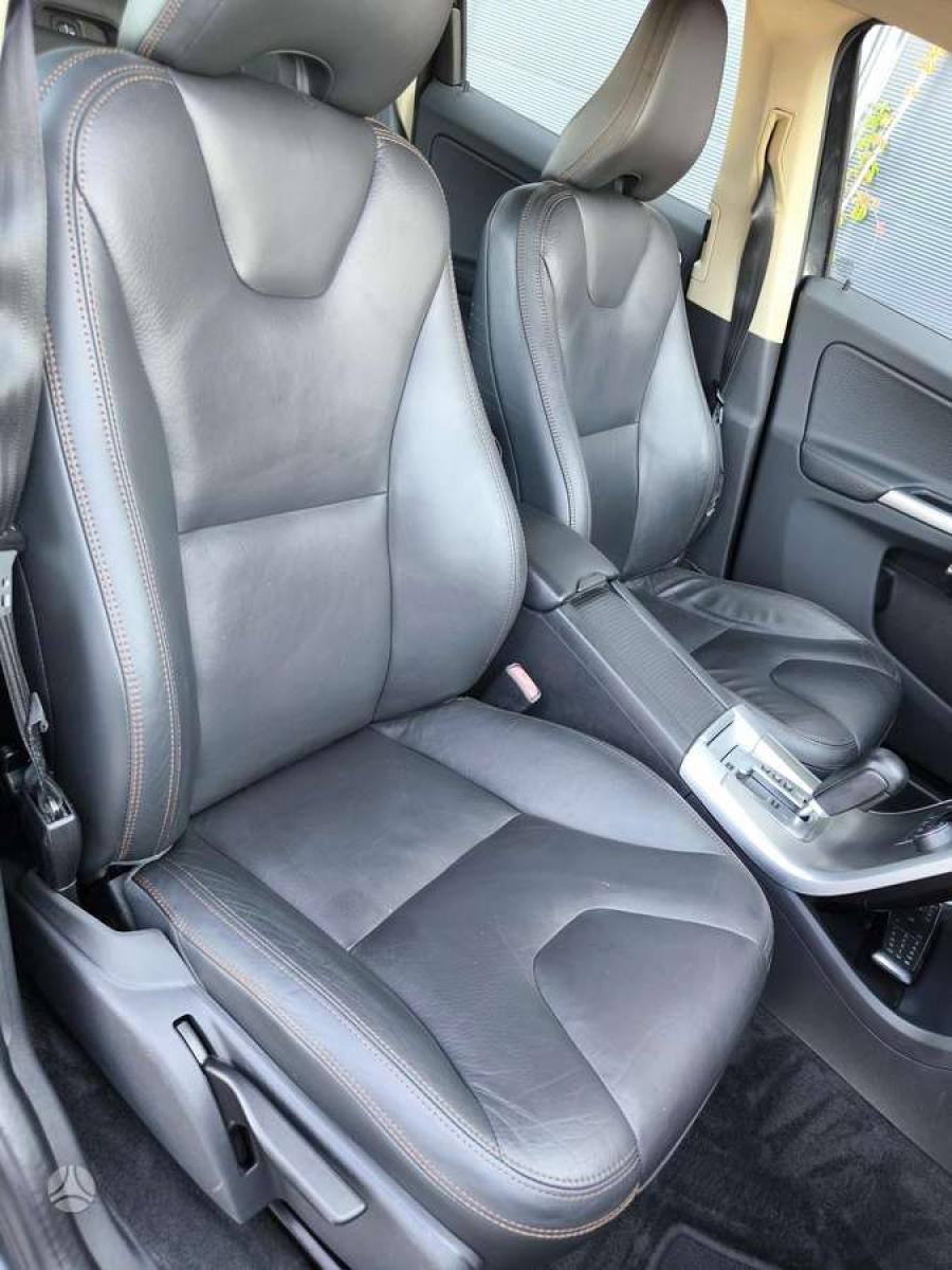 Pelēks Volvo XC60 2011 Viļņa, ar dzinēja tilpumu 2.40 L un nobraukumu 252 tūkst. km par 7900 €, foto 16 vietnē AUTOMOTO.COM.LV