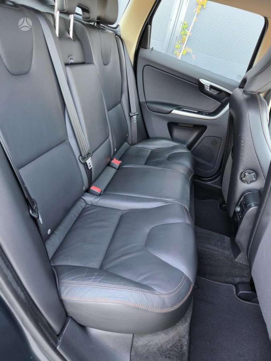 Pelēks Volvo XC60 2011 Viļņa, ar dzinēja tilpumu 2.40 L un nobraukumu 252 tūkst. km par 7900 €, foto 17 vietnē AUTOMOTO.COM.LV