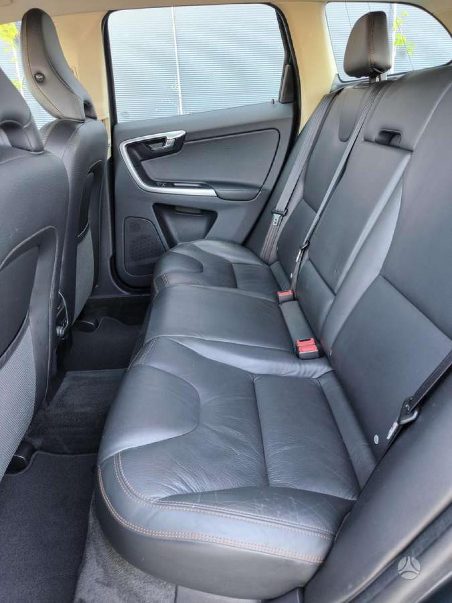 Pelēks Volvo XC60 2011 Viļņa, ar dzinēja tilpumu 2.40 L un nobraukumu 252 tūkst. km par 7900 €, foto 18 vietnē AUTOMOTO.COM.LV