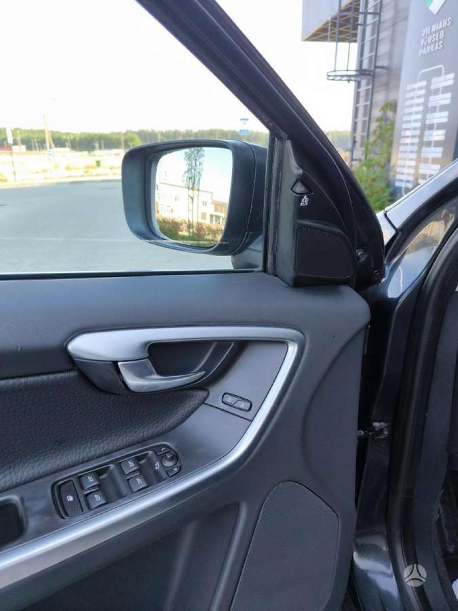 Pelēks Volvo XC60 2011 Viļņa, ar dzinēja tilpumu 2.40 L un nobraukumu 252 tūkst. km par 7900 €, foto 20 vietnē AUTOMOTO.COM.LV