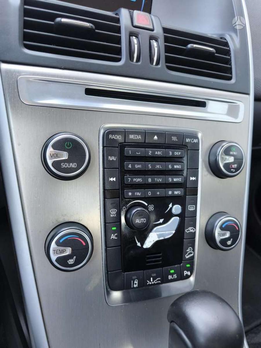 Pelēks Volvo XC60 2011 Viļņa, ar dzinēja tilpumu 2.40 L un nobraukumu 252 tūkst. km par 7900 €, foto 23 vietnē AUTOMOTO.COM.LV