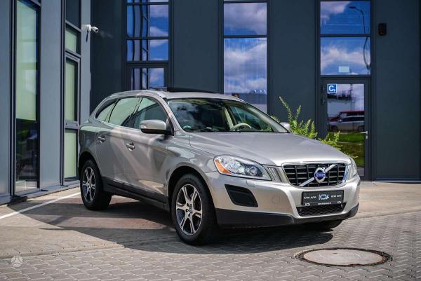Grey Volvo XC60 2011 in Kaunas, with an engine capacity of 2.40 L and mileage of 213 thousand km for 9450 €, photo 1 on AUTOMOTO.COM.LV