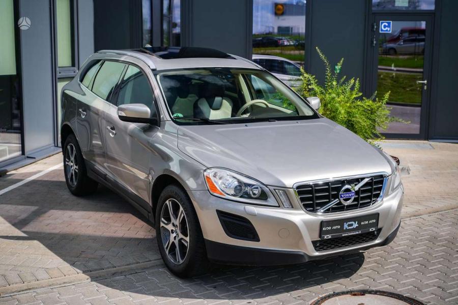 Grey Volvo XC60 2011 in Kaunas, with an engine capacity of 2.40 L and mileage of 213 thousand km for 9450 €, photo 3 on AUTOMOTO.COM.LV