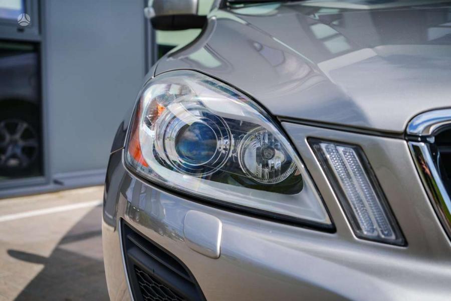 Grey Volvo XC60 2011 in Kaunas, with an engine capacity of 2.40 L and mileage of 213 thousand km for 9450 €, photo 8 on AUTOMOTO.COM.LV