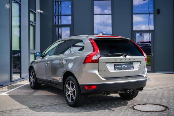 Grey Volvo XC60 2011 in Kaunas, with an engine capacity of 2.40 L and mileage of 213 thousand km for 9450 €, photo 9 on AUTOMOTO.COM.LV