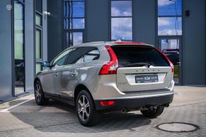 Grey Volvo XC60 2011 in Kaunas, with an engine capacity of 2.40 L and mileage of 213 thousand km for 9450 €, photo 9 on AUTOMOTO.COM.LV