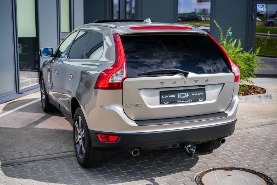Grey Volvo XC60 2011 in Kaunas, with an engine capacity of 2.40 L and mileage of 213 thousand km for 9450 €, photo 10 on AUTOMOTO.COM.LV