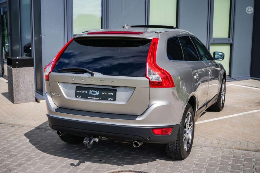 Grey Volvo XC60 2011 in Kaunas, with an engine capacity of 2.40 L and mileage of 213 thousand km for 9450 €, photo 12 on AUTOMOTO.COM.LV