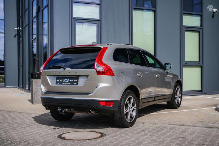 Grey Volvo XC60 2011 in Kaunas, with an engine capacity of 2.40 L and mileage of 213 thousand km for 9450 €, photo 13 on AUTOMOTO.COM.LV