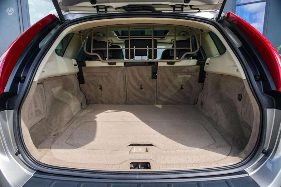 Grey Volvo XC60 2011 in Kaunas, with an engine capacity of 2.40 L and mileage of 213 thousand km for 9450 €, photo 15 on AUTOMOTO.COM.LV