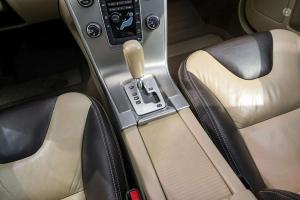 Grey Volvo XC60 2011 in Kaunas, with an engine capacity of 2.40 L and mileage of 213 thousand km for 9450 €, photo 23 on AUTOMOTO.COM.LV