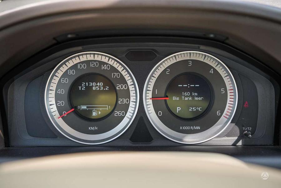 Grey Volvo XC60 2011 in Kaunas, with an engine capacity of 2.40 L and mileage of 213 thousand km for 9450 €, photo 24 on AUTOMOTO.COM.LV
