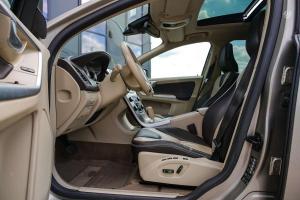 Grey Volvo XC60 2011 in Kaunas, with an engine capacity of 2.40 L and mileage of 213 thousand km for 9450 €, photo 29 on AUTOMOTO.COM.LV