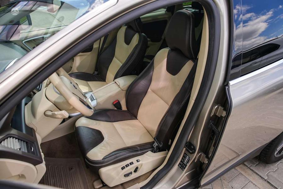 Grey Volvo XC60 2011 in Kaunas, with an engine capacity of 2.40 L and mileage of 213 thousand km for 9450 €, photo 31 on AUTOMOTO.COM.LV