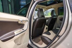 Grey Volvo XC60 2011 in Kaunas, with an engine capacity of 2.40 L and mileage of 213 thousand km for 9450 €, photo 35 on AUTOMOTO.COM.LV